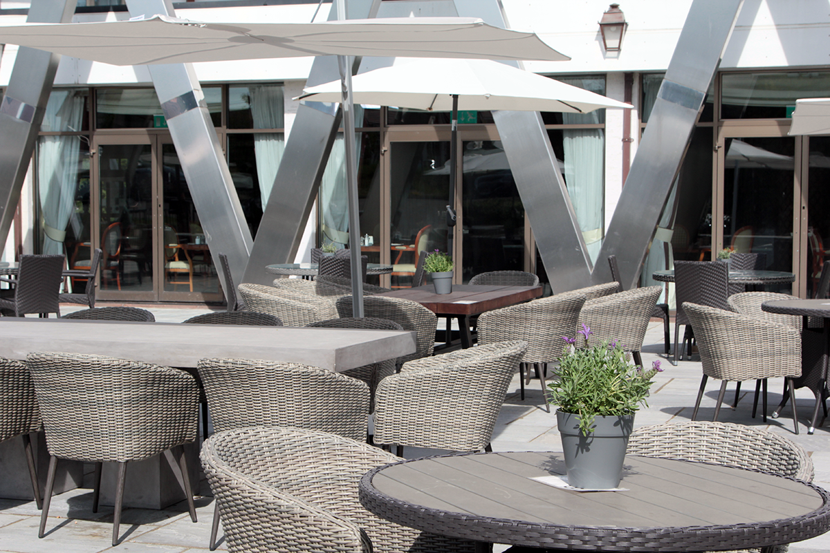 The Lounge Bar | The Coppid Beech Hotel