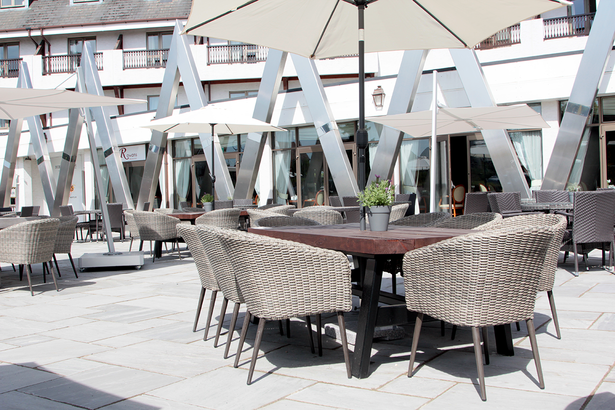 The Lounge Bar | The Coppid Beech Hotel