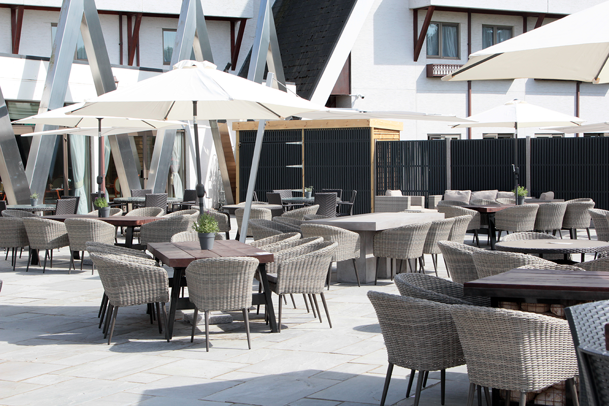 The Lounge Bar | The Coppid Beech Hotel