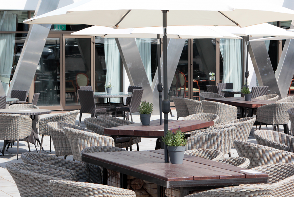 The Lounge Bar | The Coppid Beech Hotel